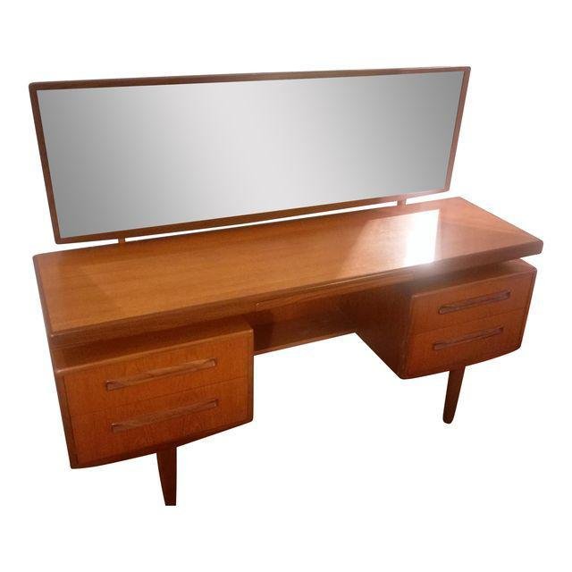 Vintage Vanity History: How It Became The Modern Makeup Table