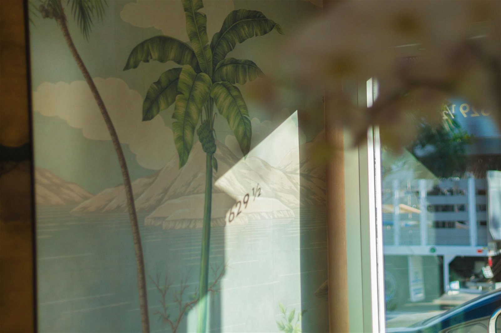 Gracie Wallpaper: 120 Years Of Handpainted Wallpaper Art