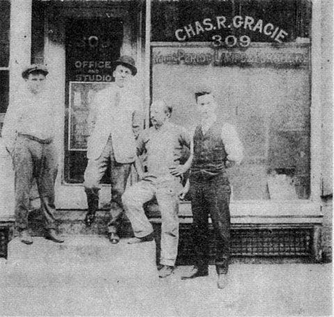 Gracie Wallpaper: 120 Years Of Handpainted Wallpaper Art